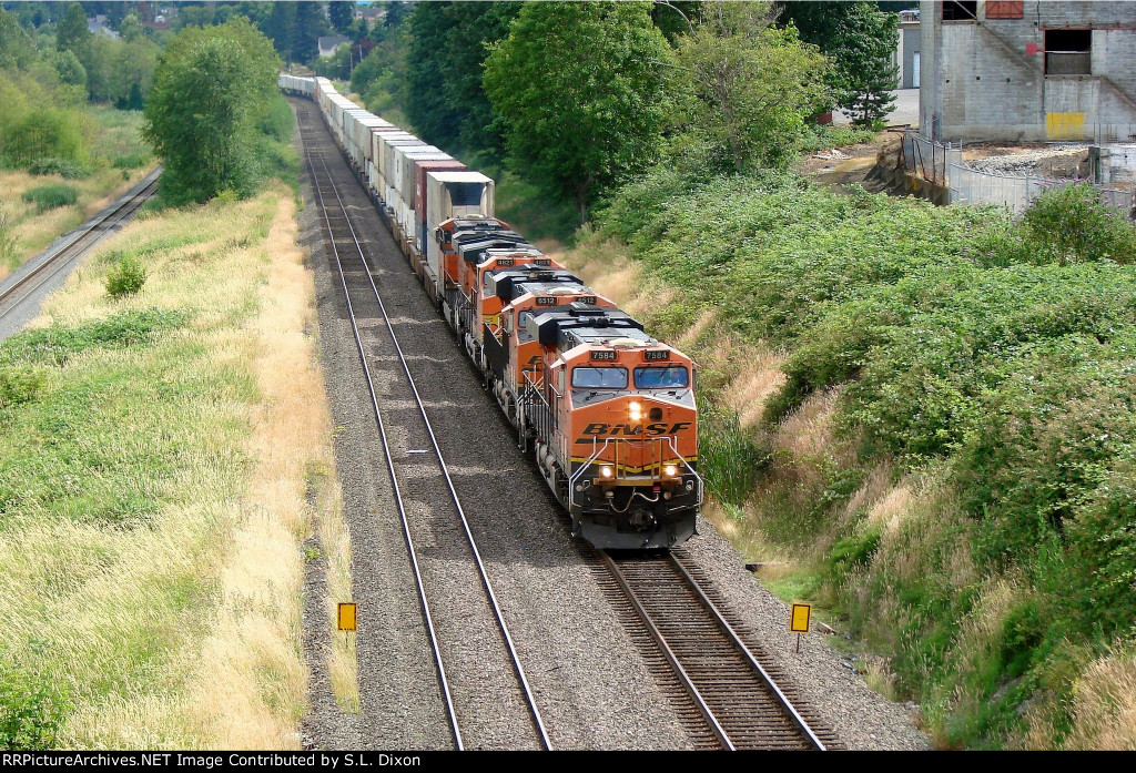 BNSF 7584 Westbound Z at Lowell